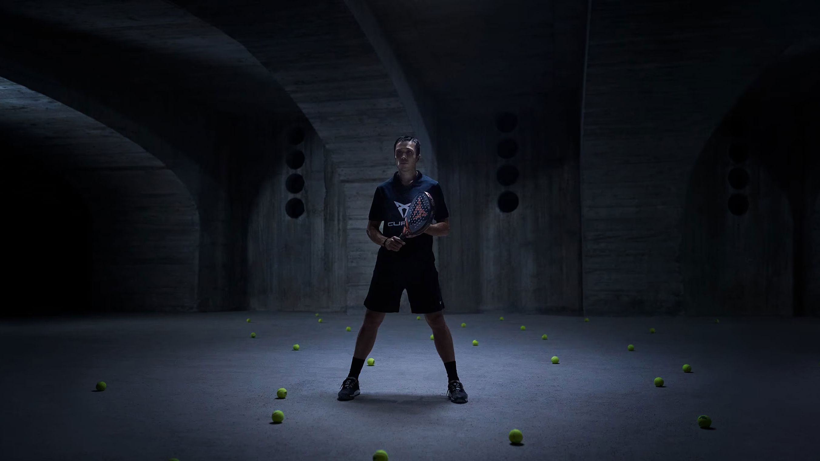 Der Wilson Bela CUPRA Padel-Schläger